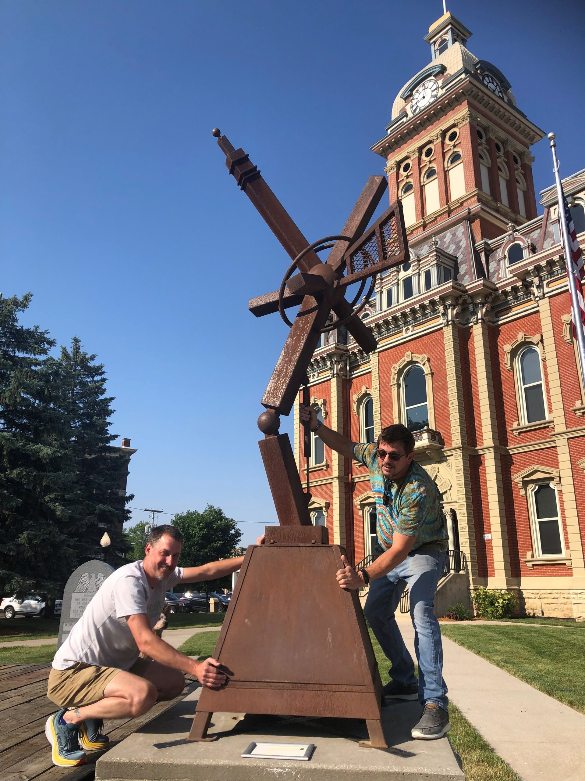 Downtown Decatur busy with Sculpture Tour preparations – WZBD