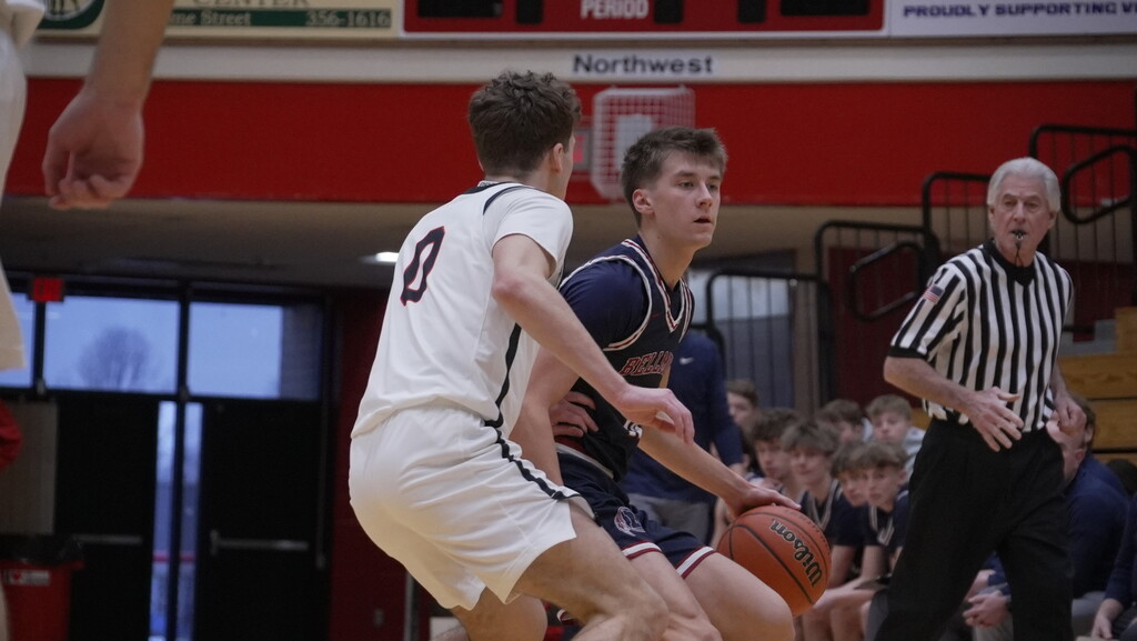 Selking’s 33 points not enough to overcome early deficit at Huntington ...